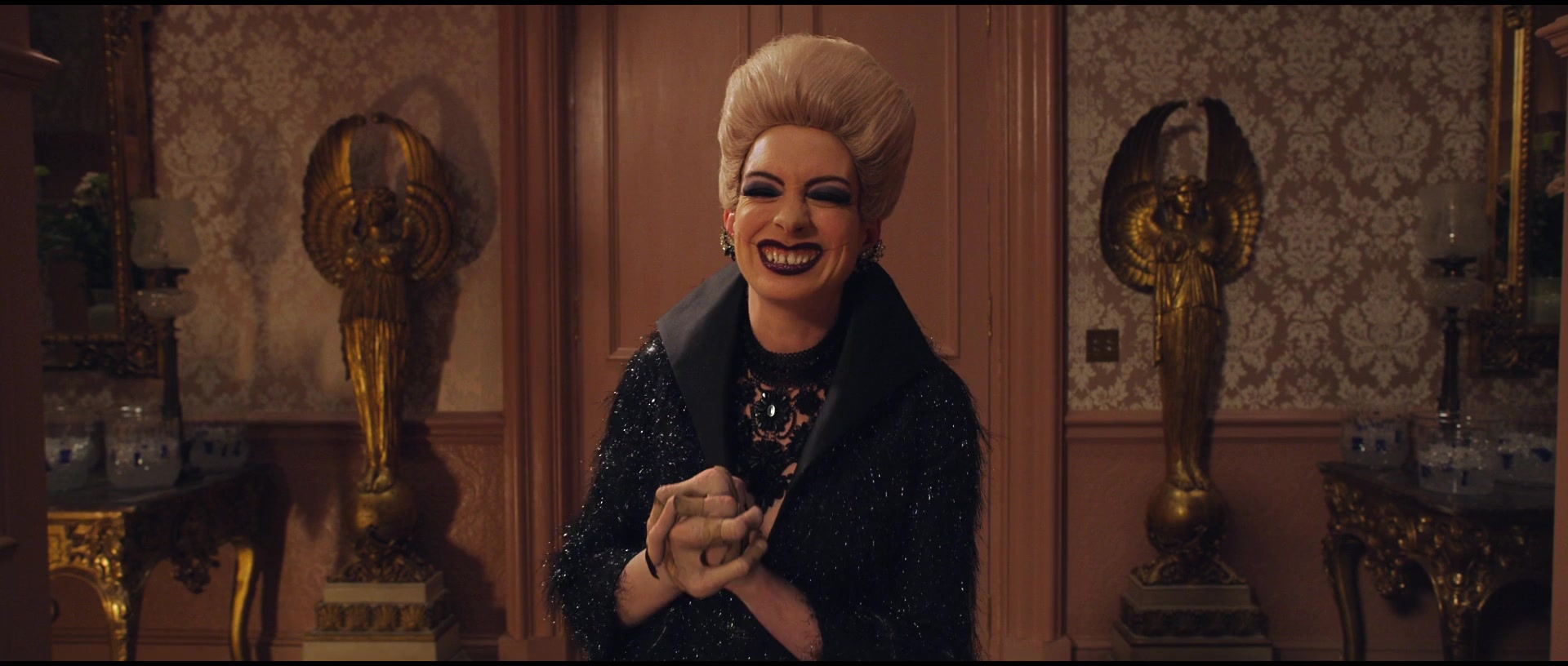 Screen Captures - 0804 - Anne Hathaway Fan Gallery